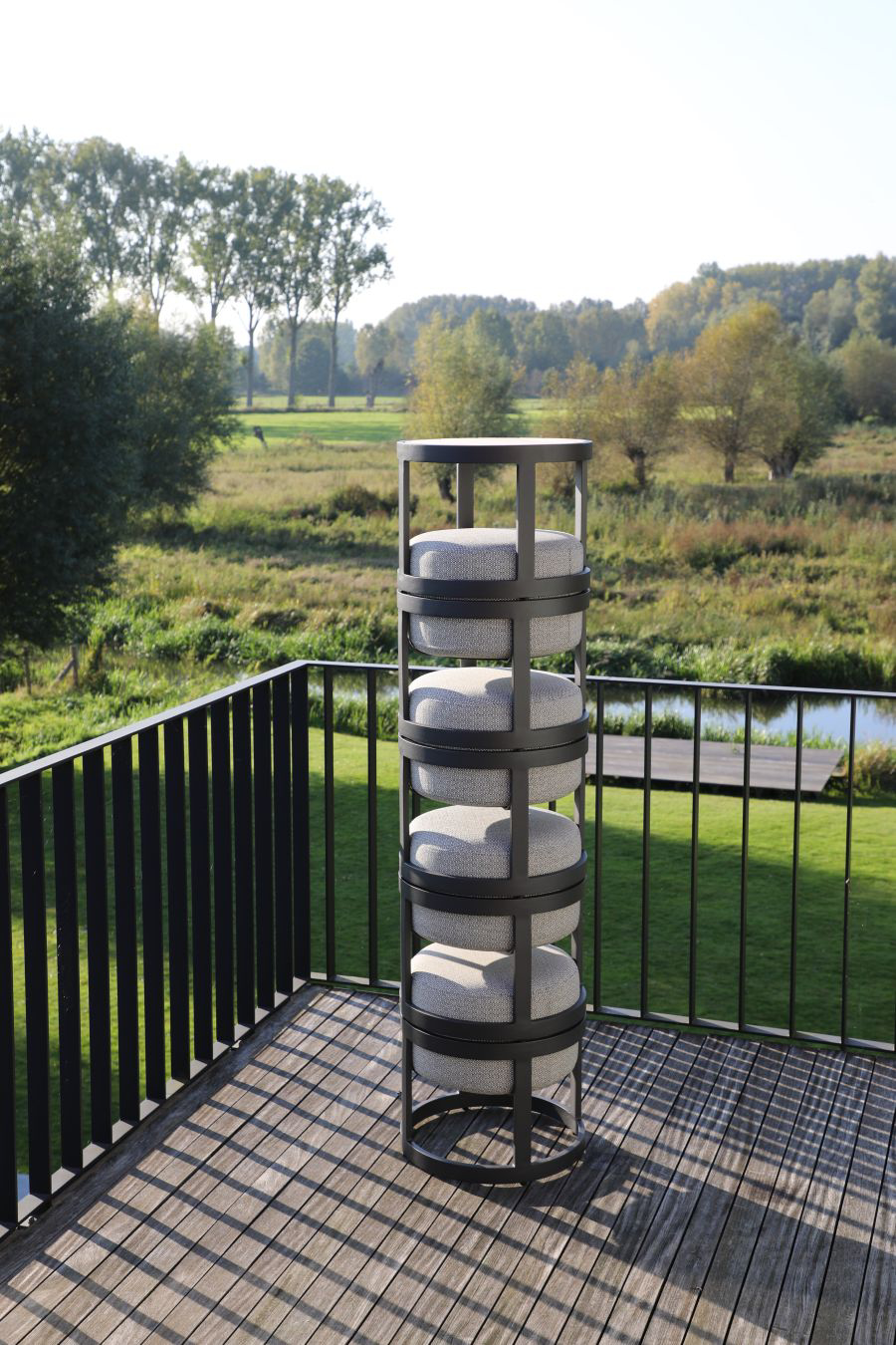 Porcelanosa Beograd. TOTEM SET OD 5 TABUREA